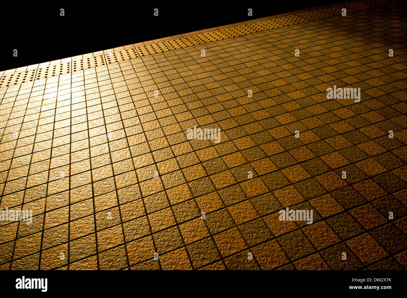 Detectable dome warning tile hi-res stock photography and images - Alamy