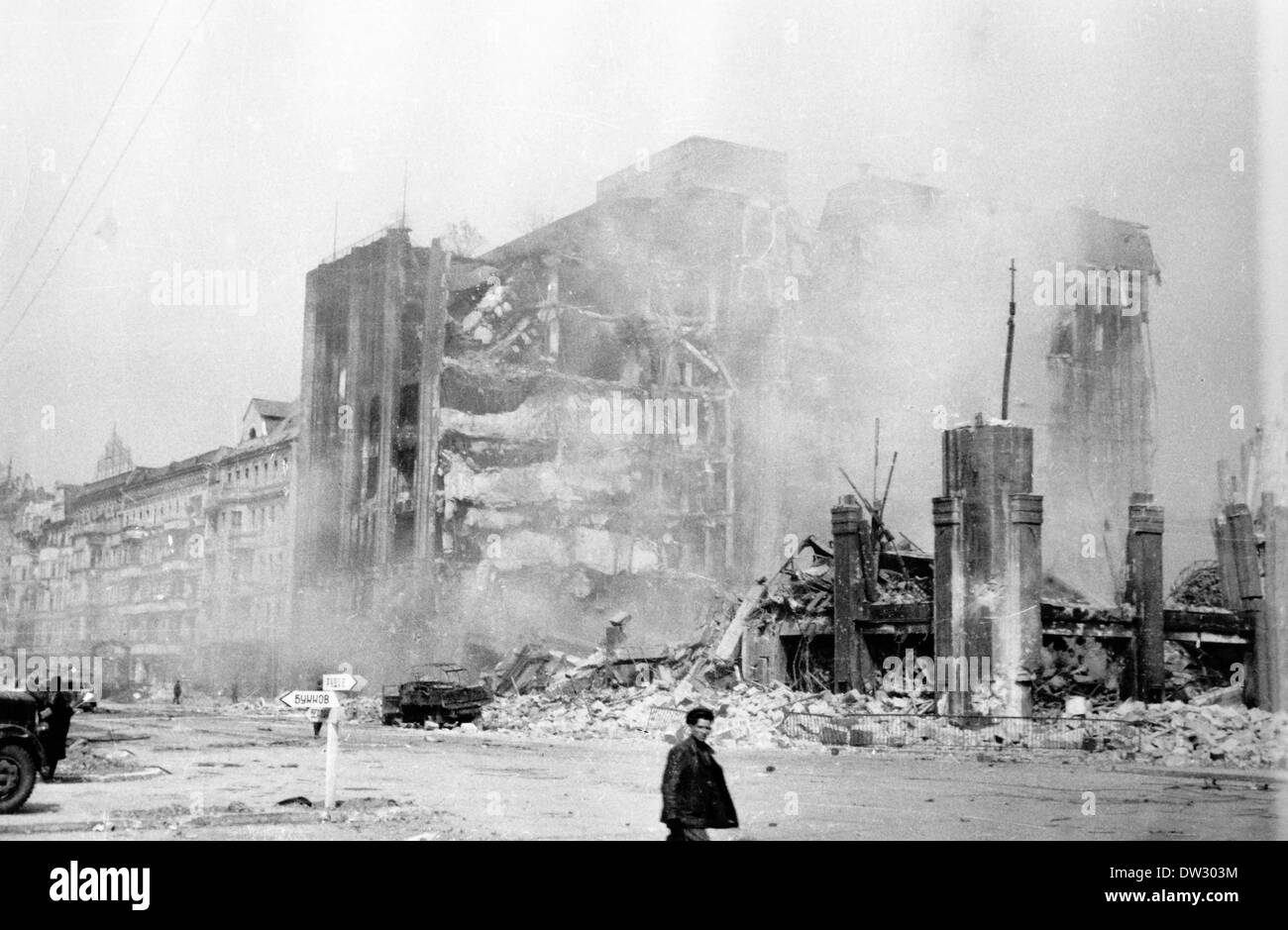 End of the war 1945 - Signs point the way to Rudow and Buckow during ...