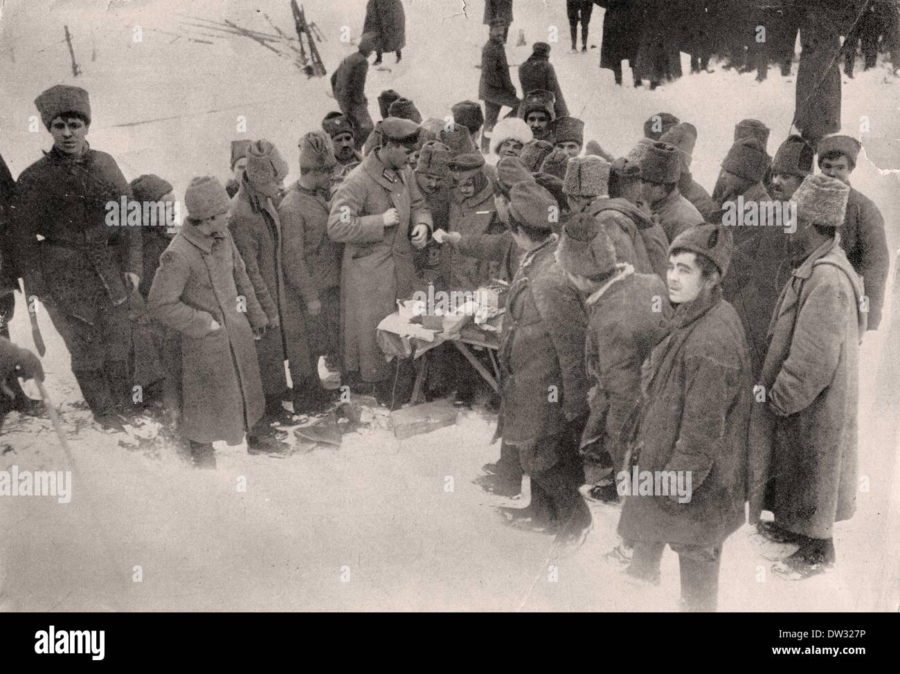 Russian soldiers buy used German items between the lines after the ...