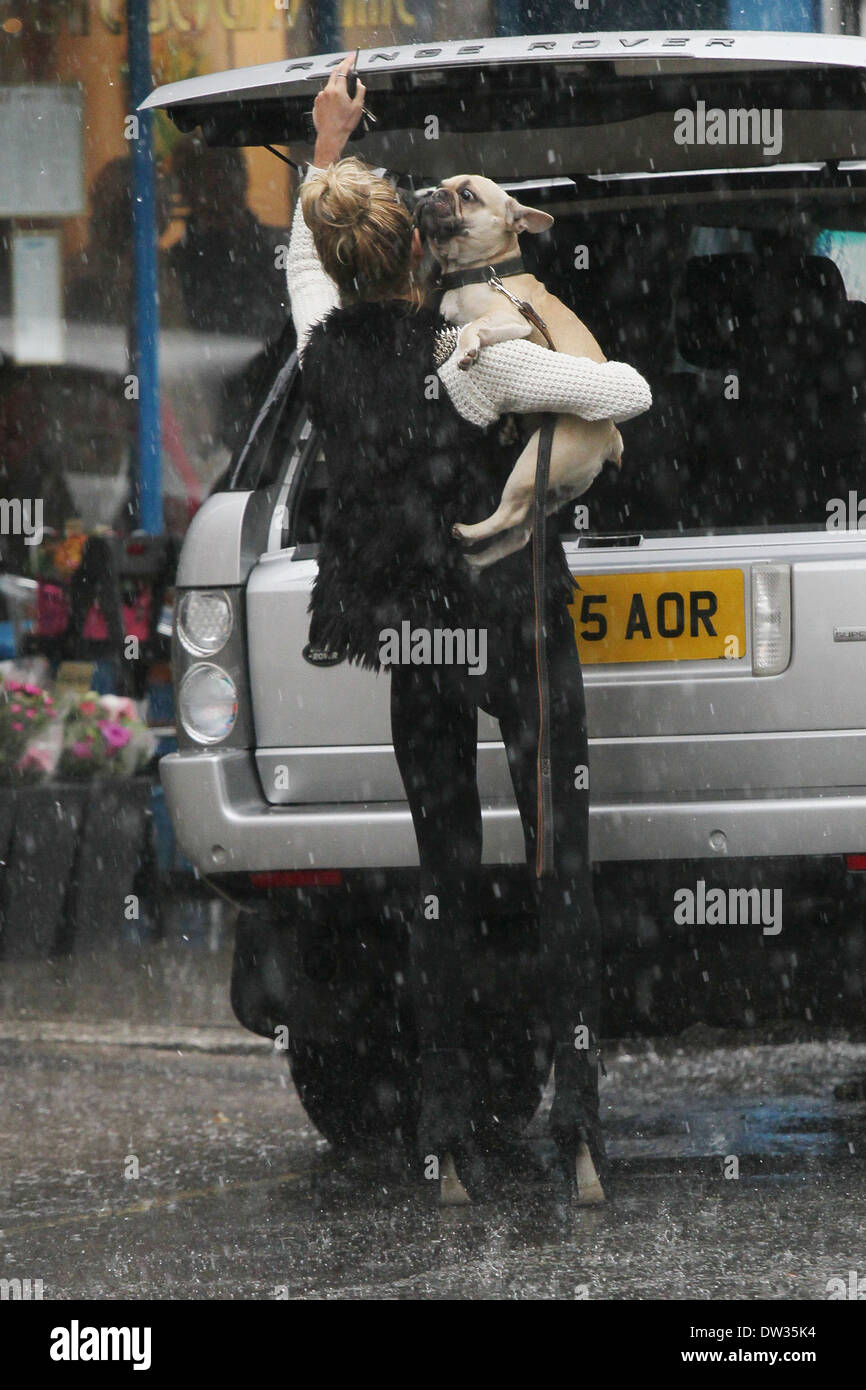 Sarah Harding caught in rain storm near her home in Primrose Hill ...