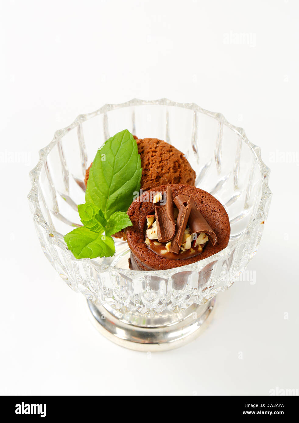 Mini chocolate cake scoop hi-res stock photography and images - Alamy