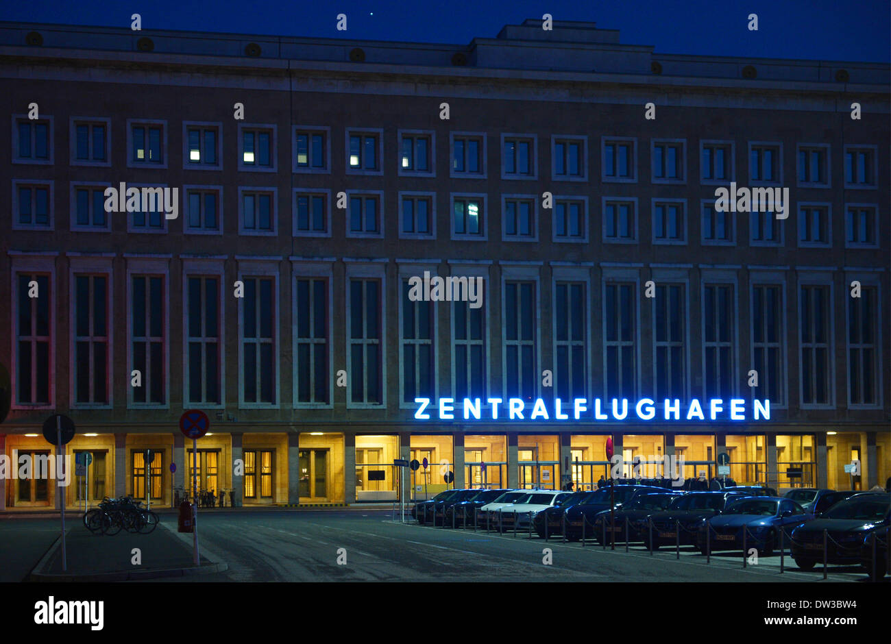 The former processing hall with the entrance to Tempelhof Airport ...