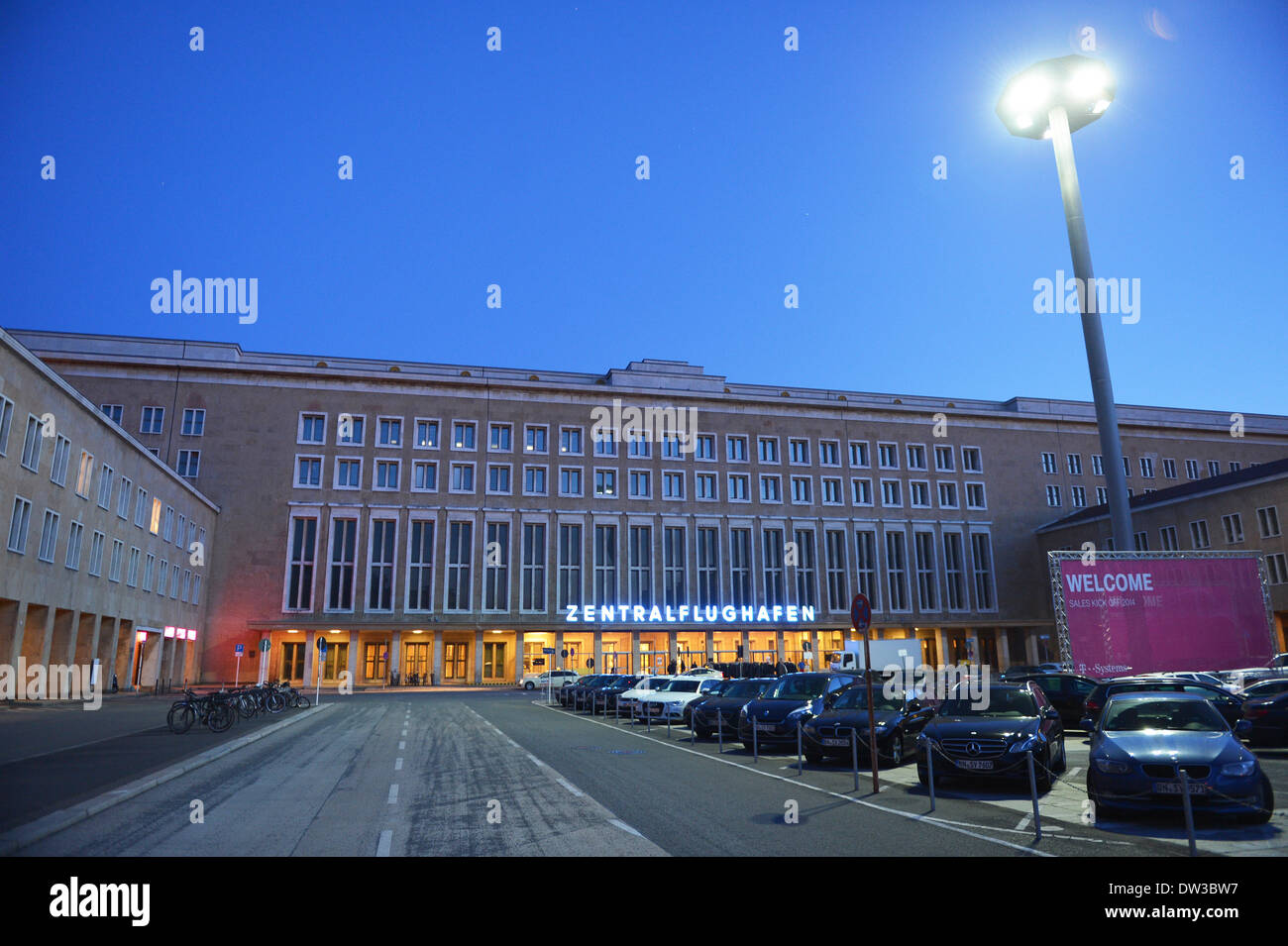 Processing hall hi-res stock photography and images - Alamy