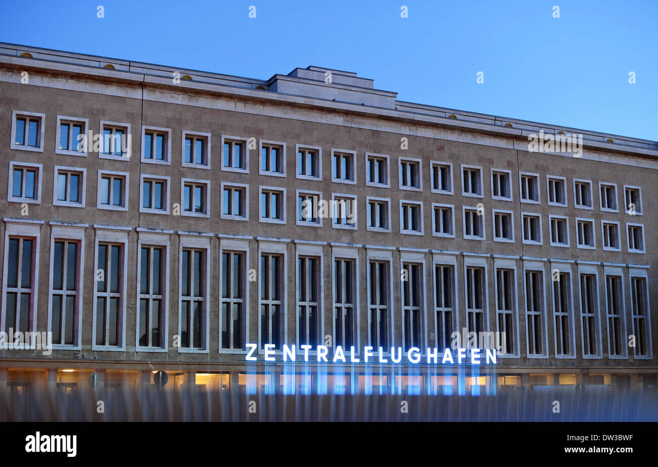 The former processing hall with the entrance to Tempelhof Airport ...