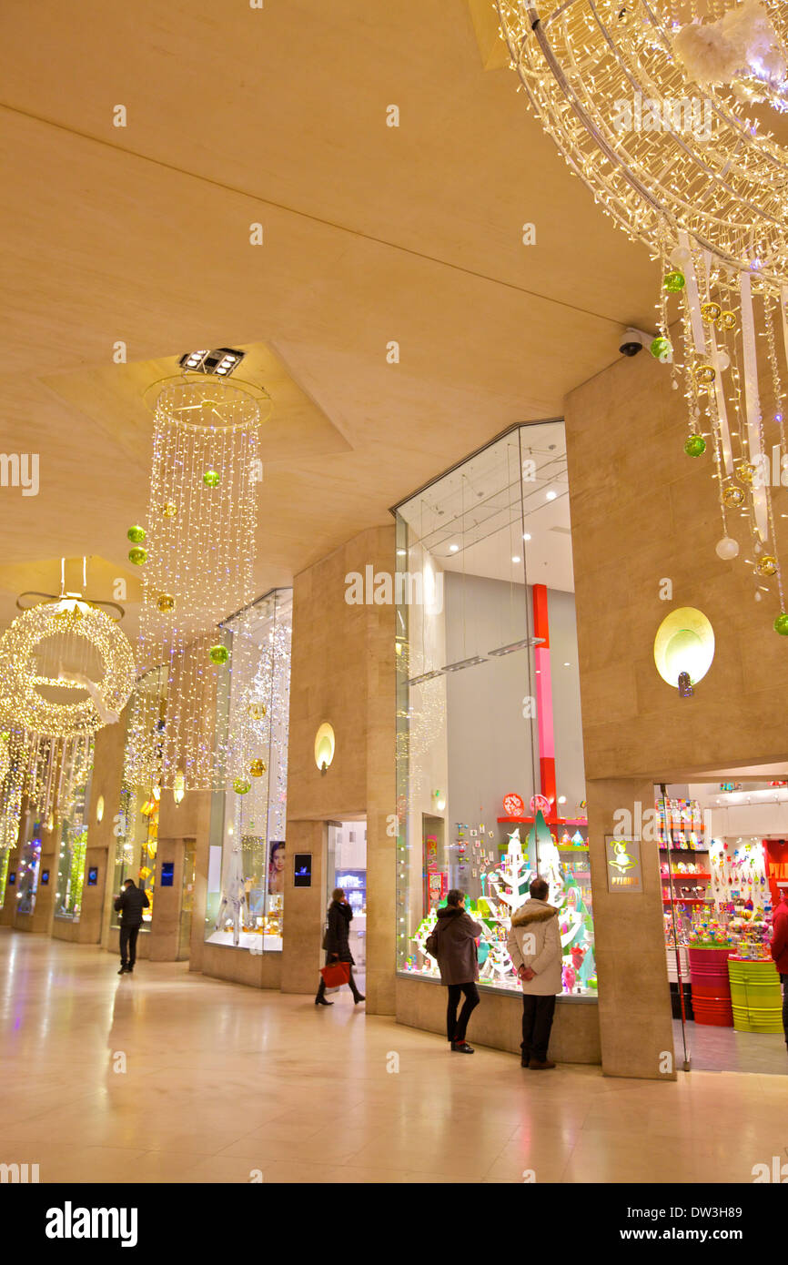 Louvre shopping arcade hi-res stock photography and images - Alamy