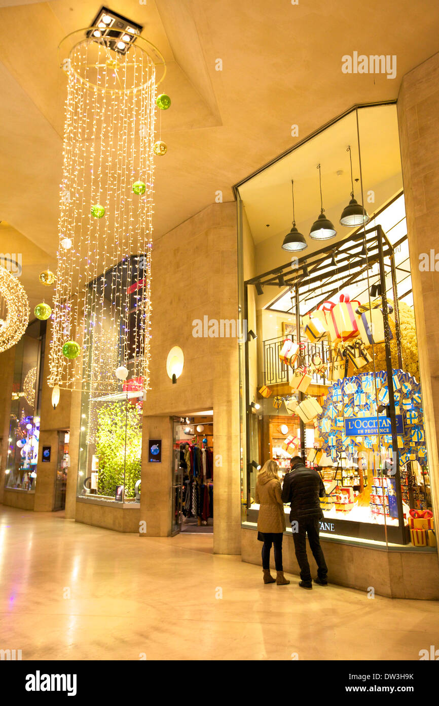 Louvre shopping arcade hi-res stock photography and images - Alamy