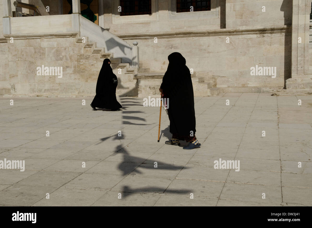 Turkish Muslim Women Istanbul Stock Photo - Alamy
