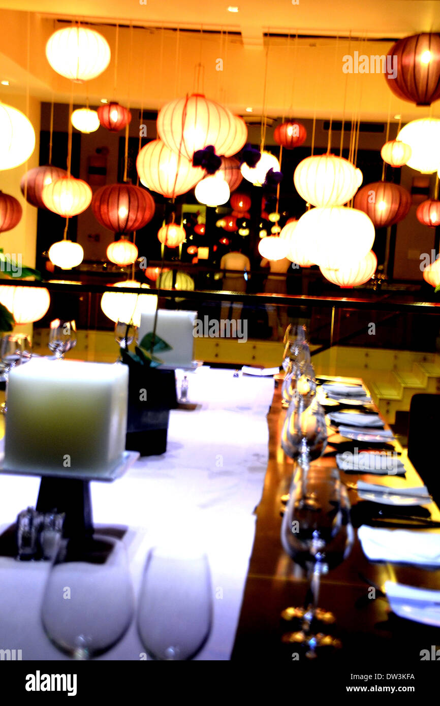 table setting in restaurant Stock Photo - Alamy