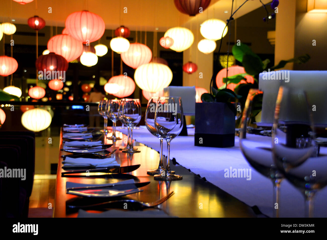 table setting in restaurant Stock Photo - Alamy