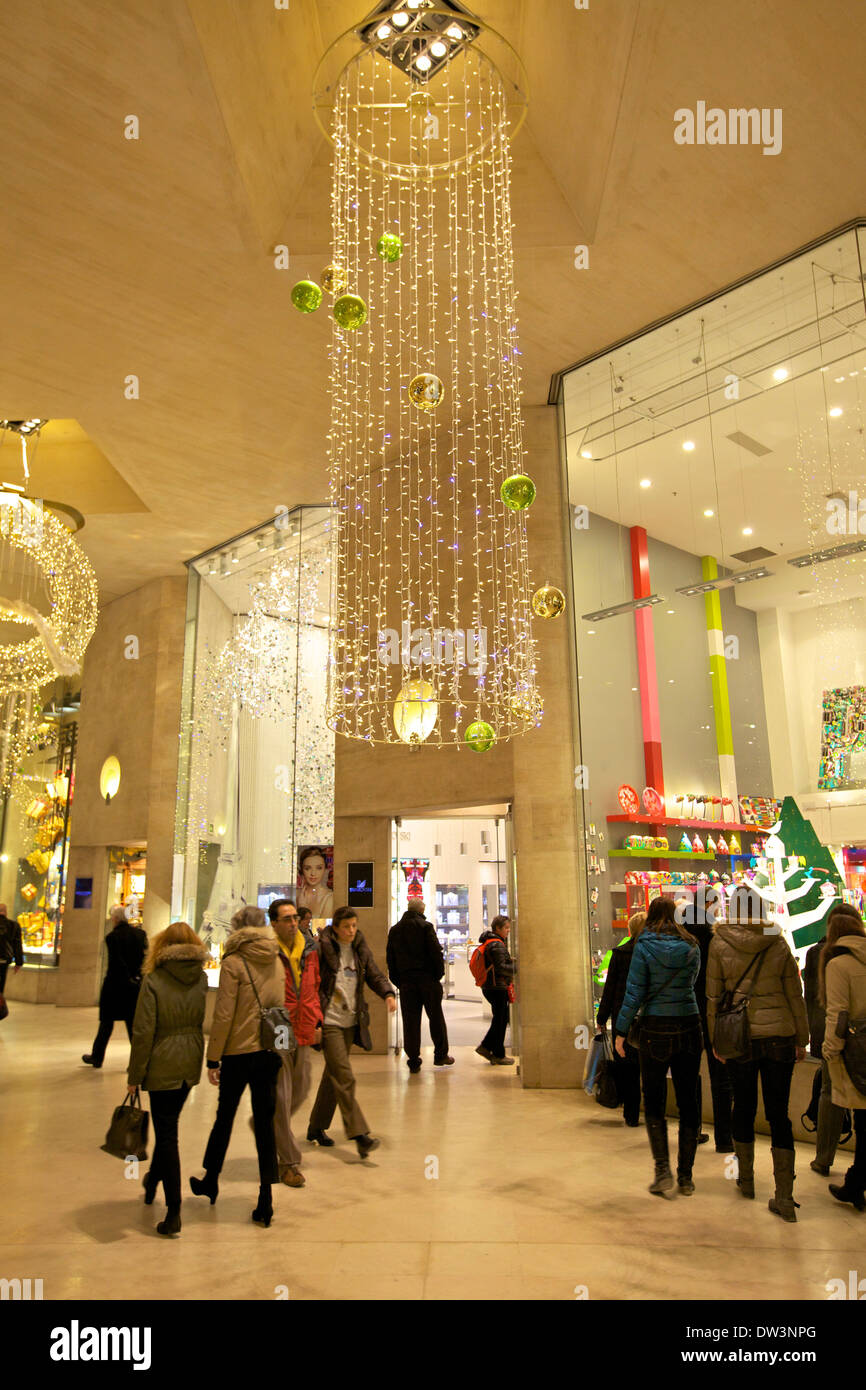 Louvre shopping arcade hi-res stock photography and images - Alamy