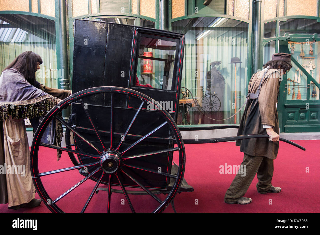 Sedan chair hi-res stock photography and images - Alamy