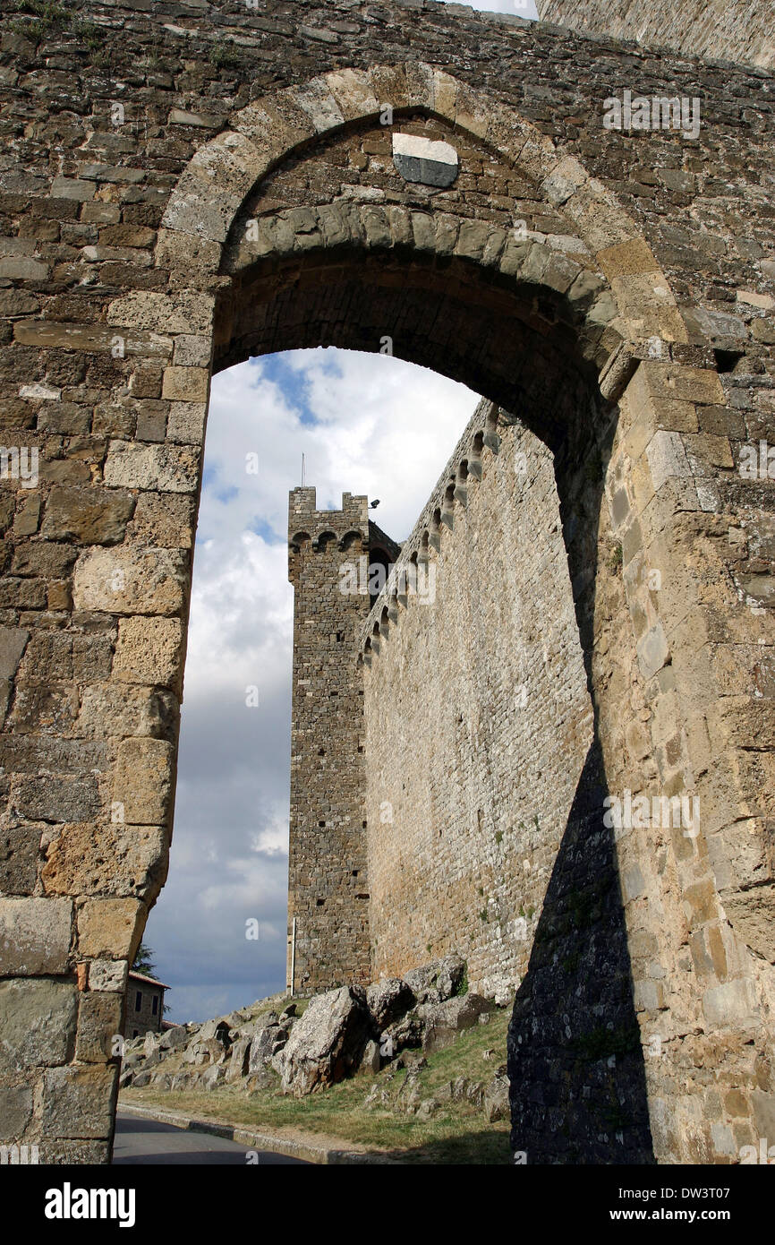 Montalcino's castle through a arched door Stock Photo - Alamy