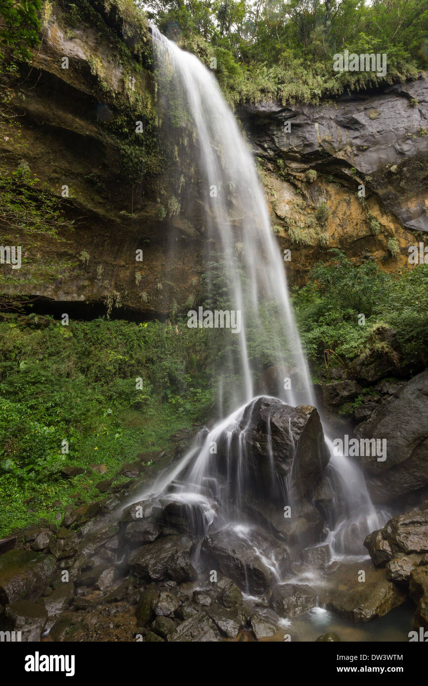 Tall Motian Waterfall flowing in Sandiaoling, Taiwan Stock Photo - Alamy