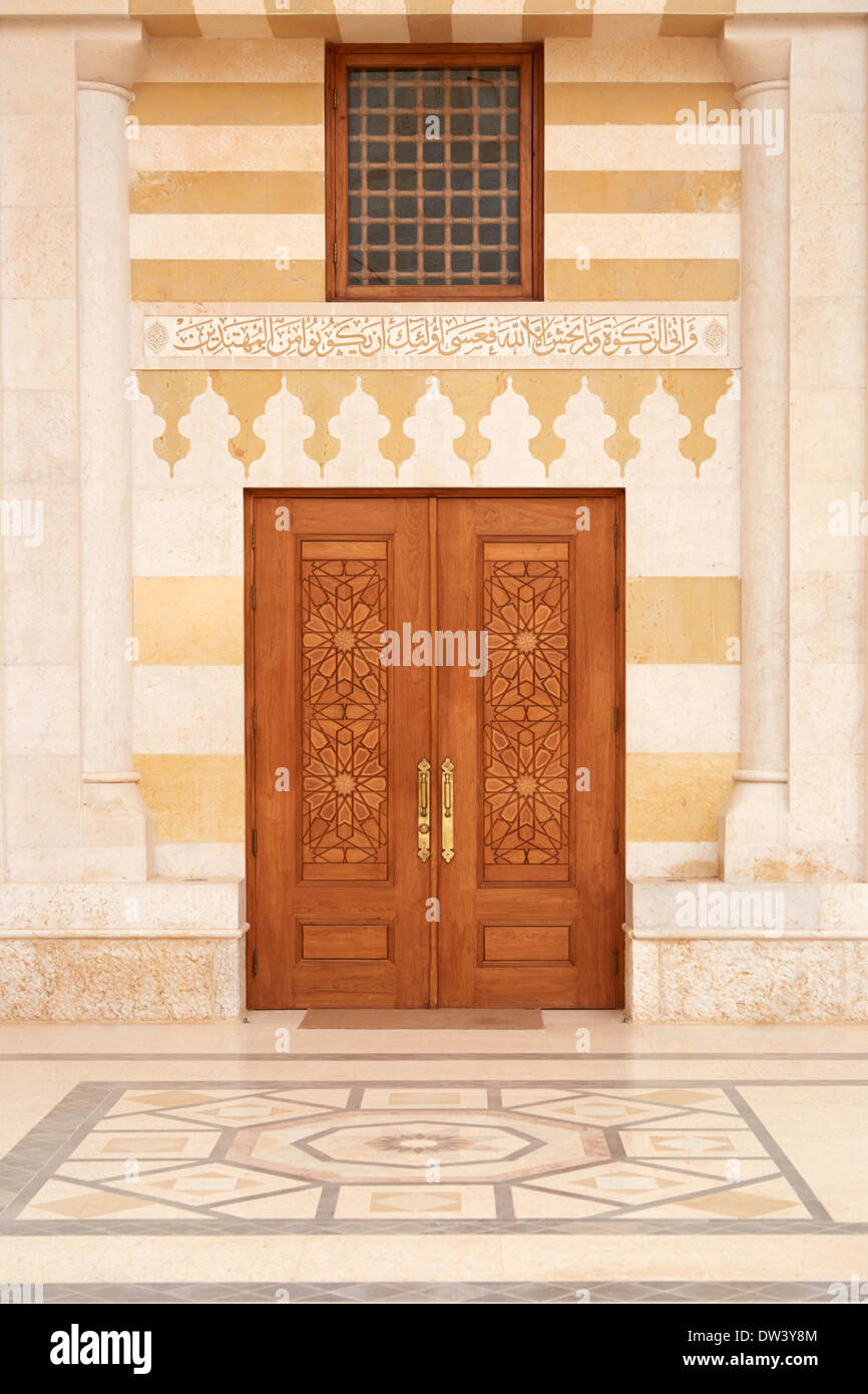 Mosque door wooden hi-res stock photography and images - Alamy