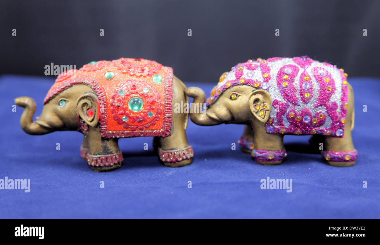 Elephants back hi-res stock photography and images - Alamy