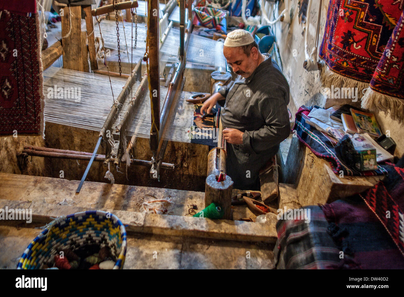 Pit loom hi-res stock photography and images - Alamy