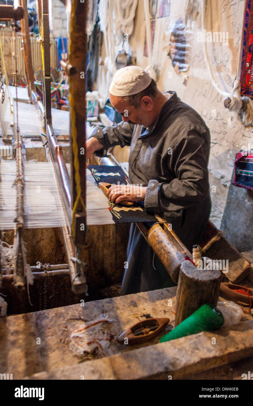 Pit loom hi-res stock photography and images - Alamy