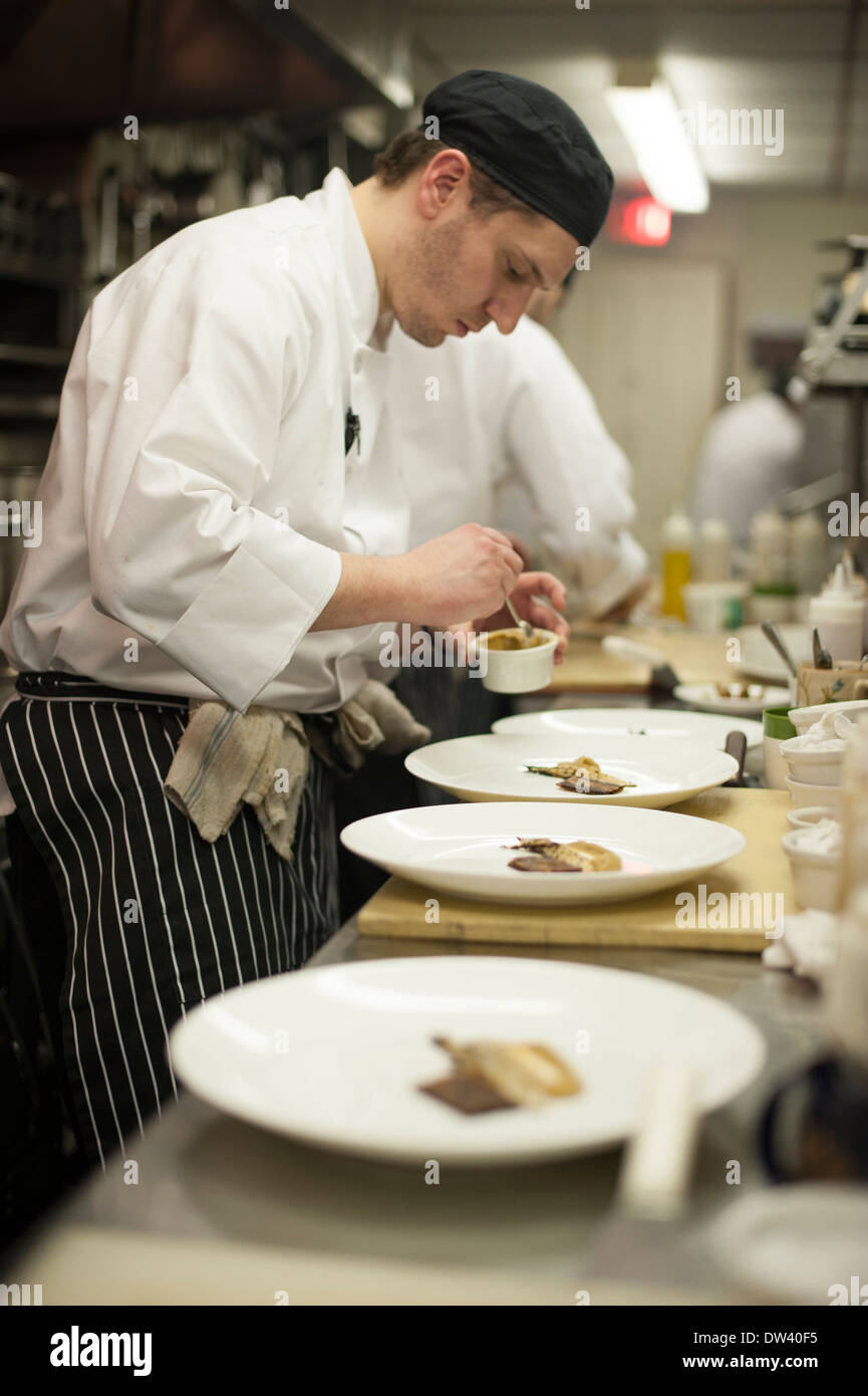 Hectic restaurant kitchen hi-res stock photography and images - Alamy