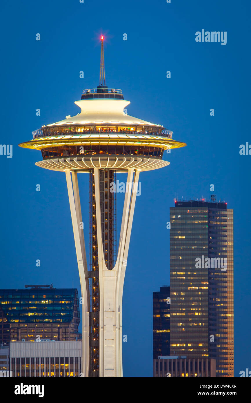 Downtown seattle skyline and the space needle hi-res stock photography ...