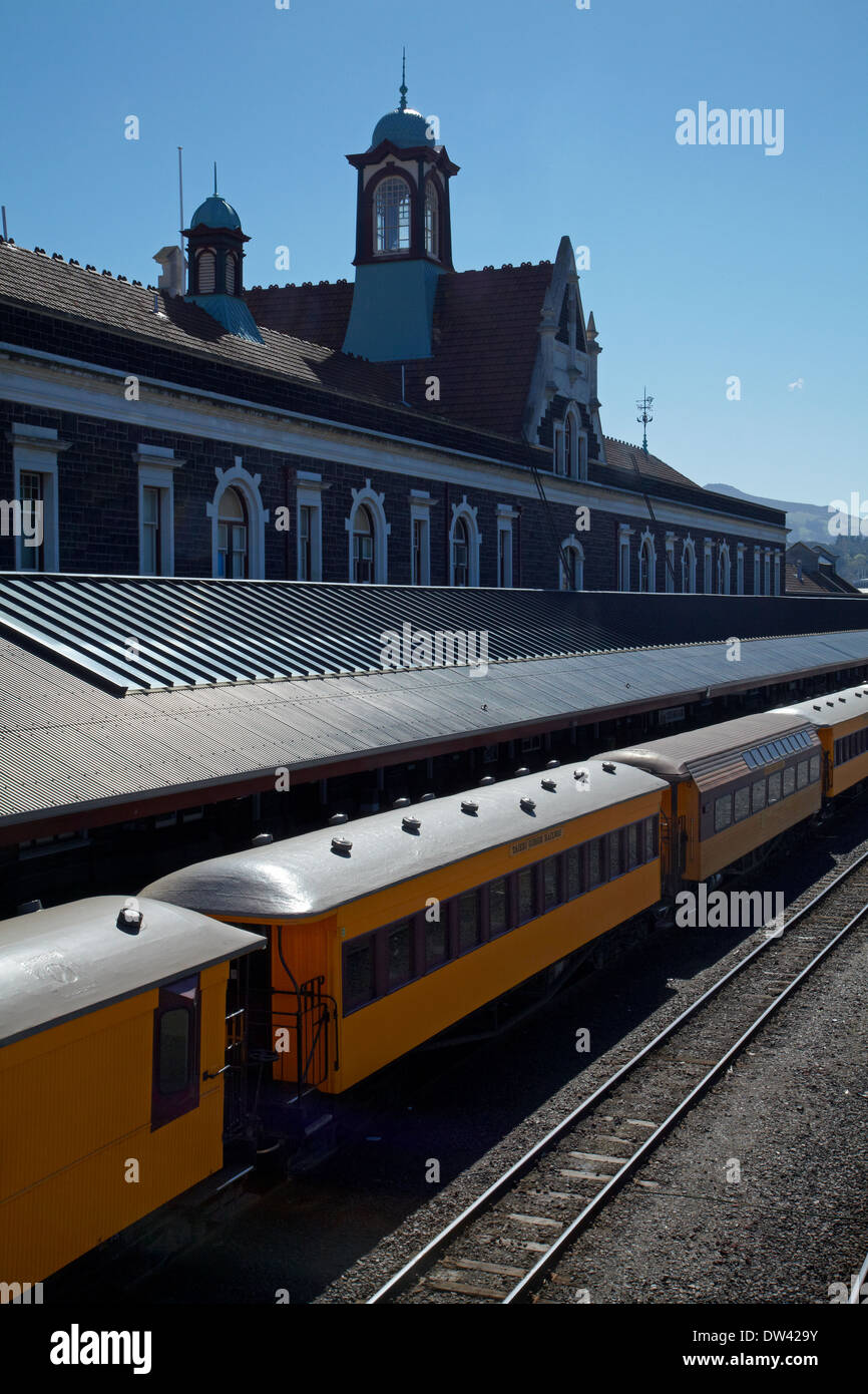 Taieri Gorge Train and Dunedin Railway Station, Dunedin, South Island ...