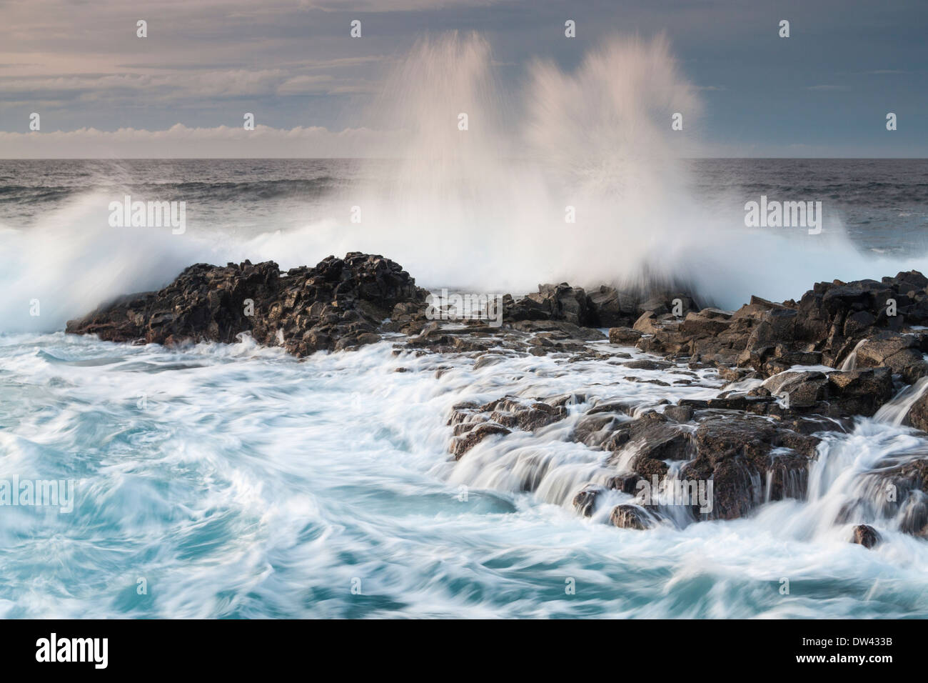 Wave crashing onto rocks hi-res stock photography and images - Alamy
