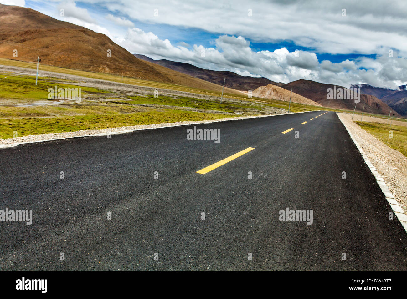 Slanted road hi-res stock photography and images - Alamy