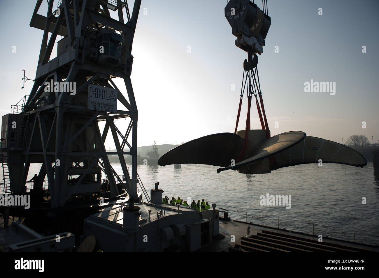 The worlds largest floating crane hi-res stock photography and images ...