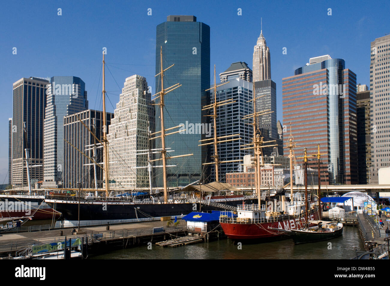 Pier 17 new york hi-res stock photography and images - Alamy