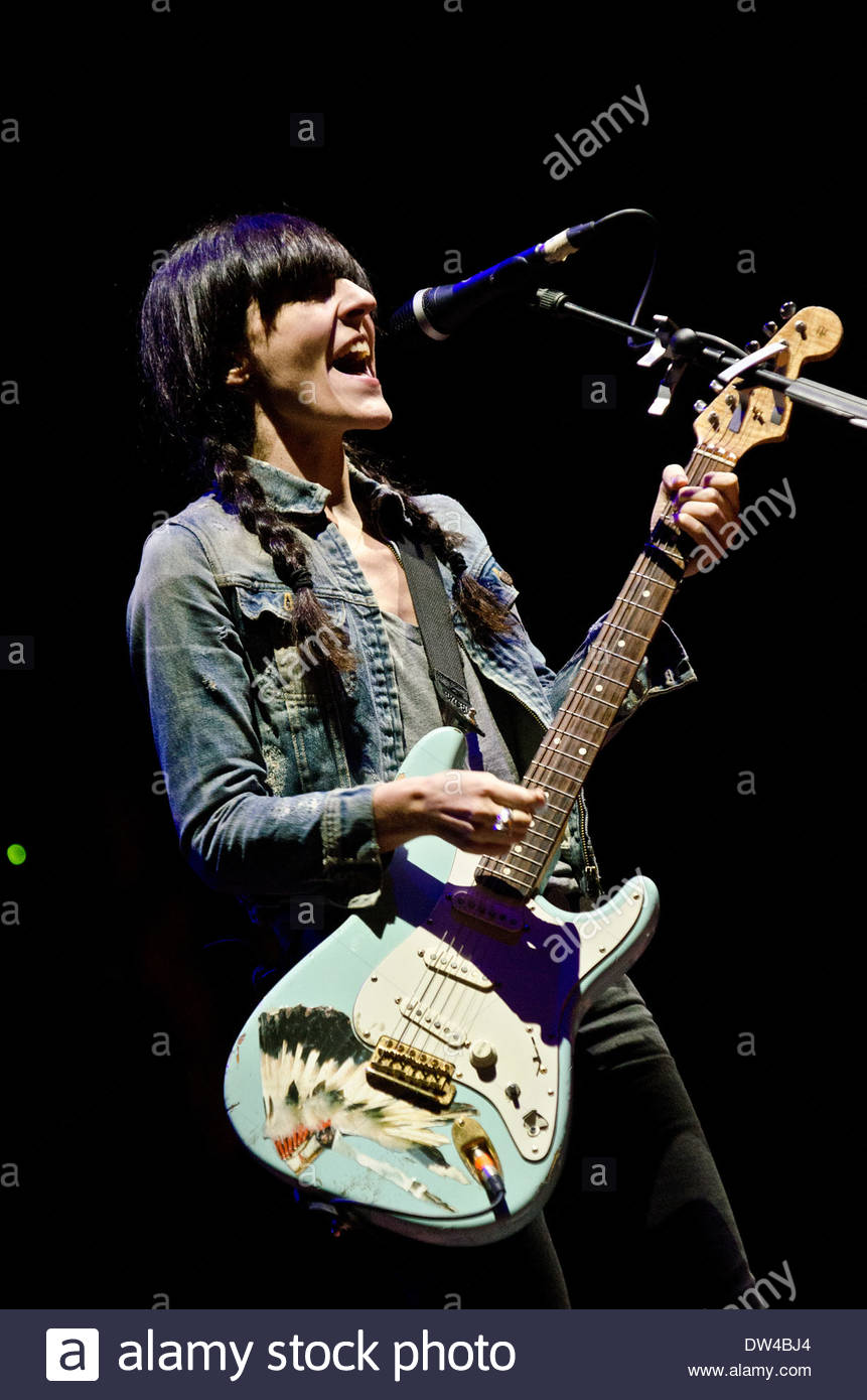 Spanish Female Singer Stock Photos & Spanish Female Singer Stock Images ...