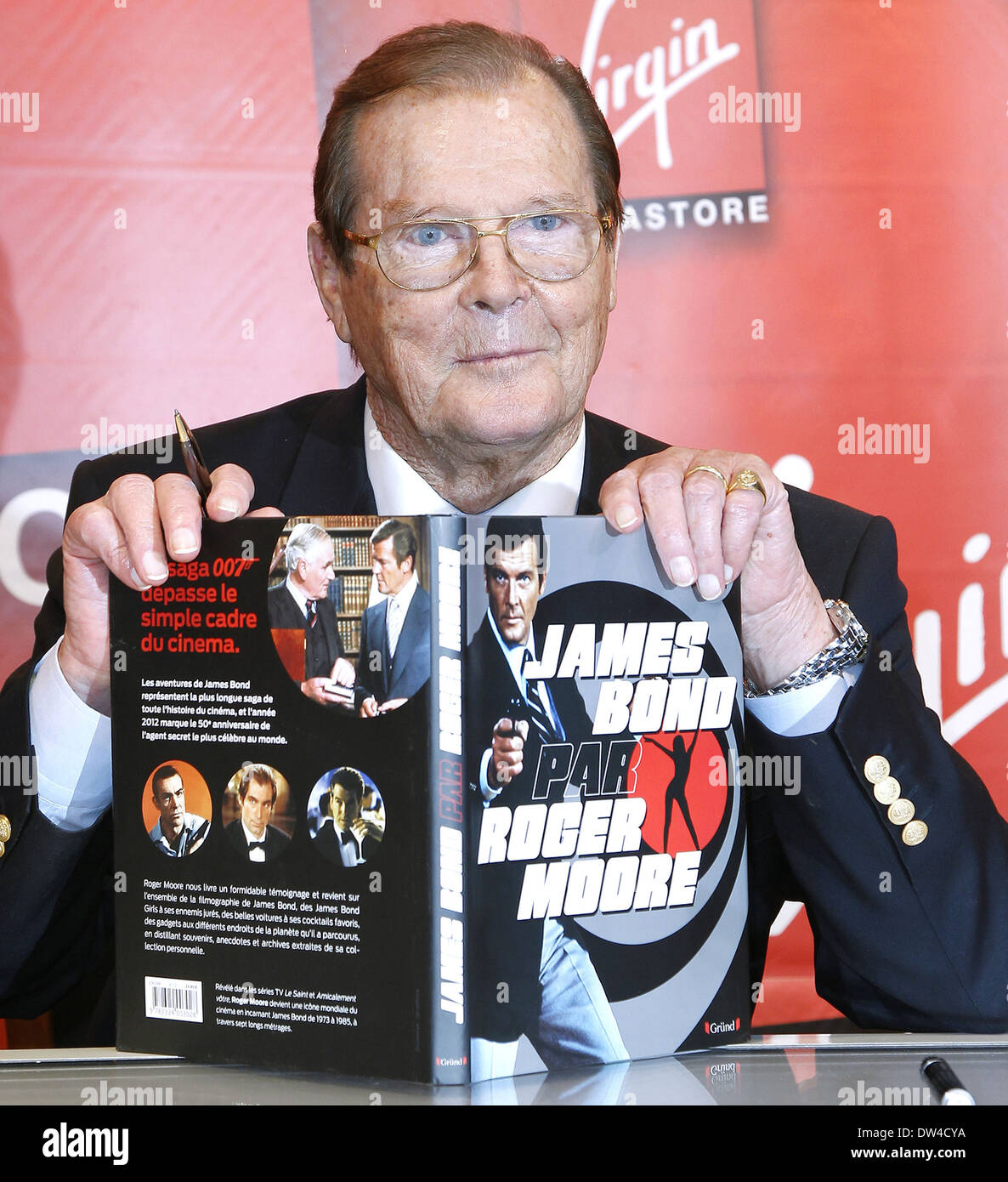 Roger Moore attends a signing session for his new book "James Bond Par ...