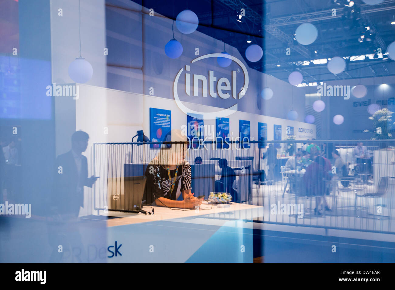 Intel booth hi-res stock photography and images - Alamy
