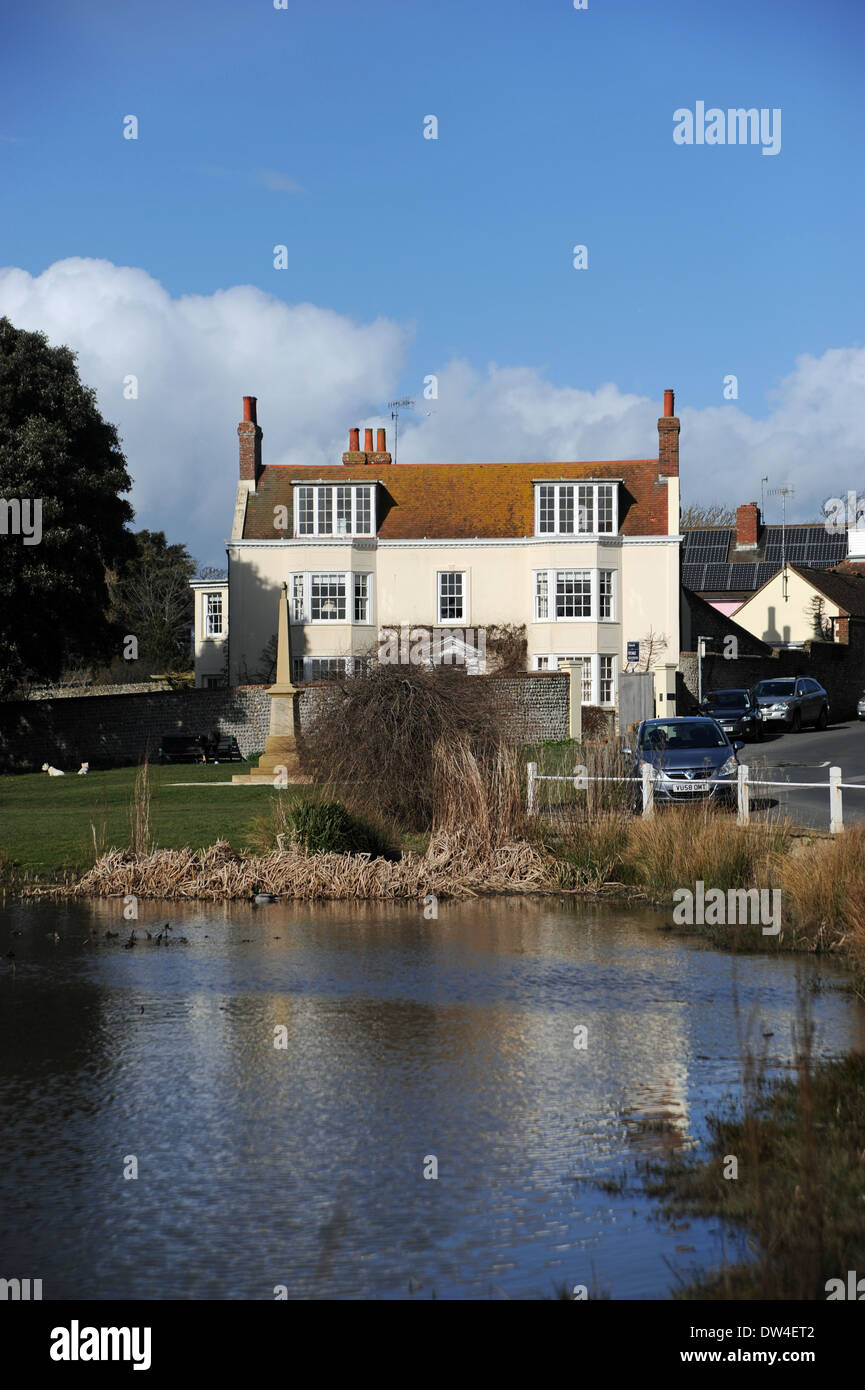 Village ponds hi-res stock photography and images - Alamy