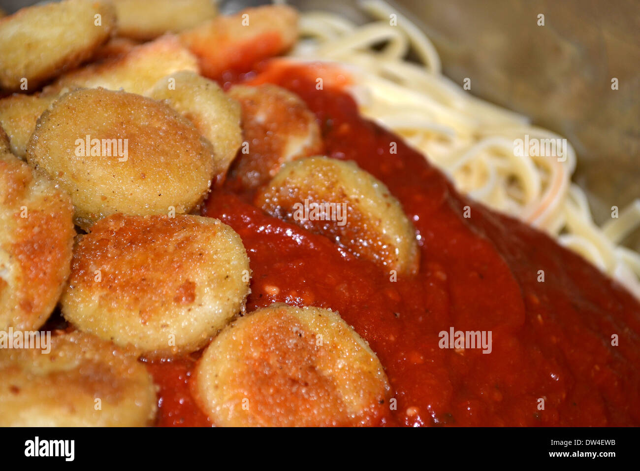 Spaghetti with chicken nuggets and pasta sauce Stock Photo - Alamy