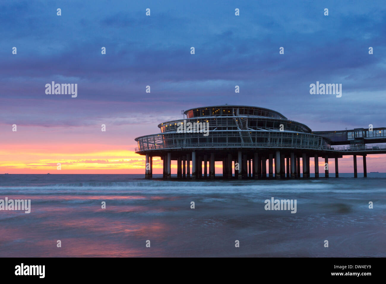 Scheveningen pier hi-res stock photography and images - Alamy