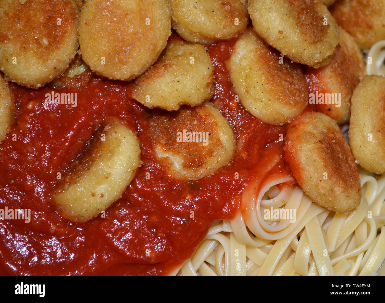 Spaghetti with chicken nuggets and pasta sauce Stock Photo - Alamy