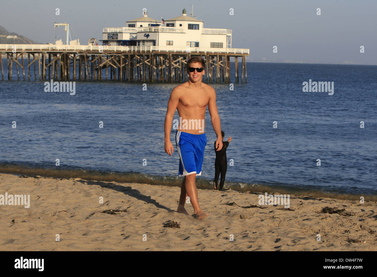 Thomas Kasp relaxes on the beach Malibu, California - 04.10.12 ...