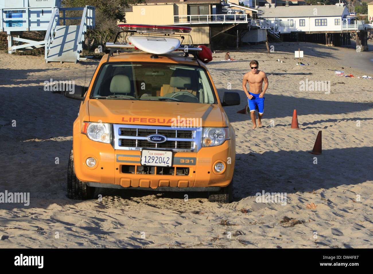 Thomas Kasp relaxes on the beach Malibu, California - 04.10.12 ...
