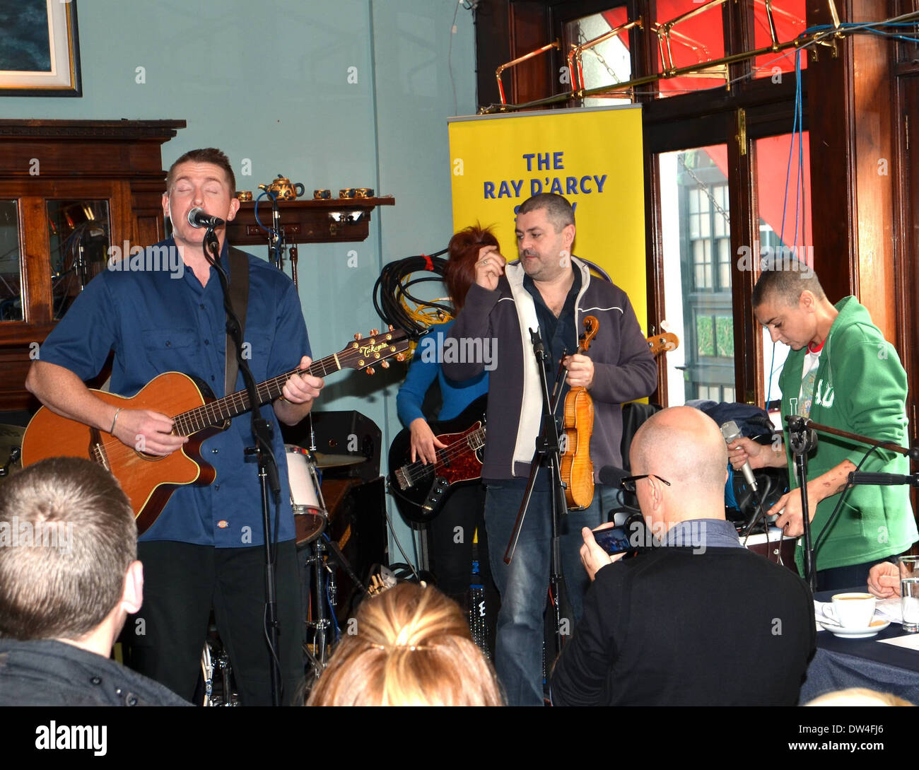 Damien dempsey sinead oconnor damien hi-res stock photography and ...