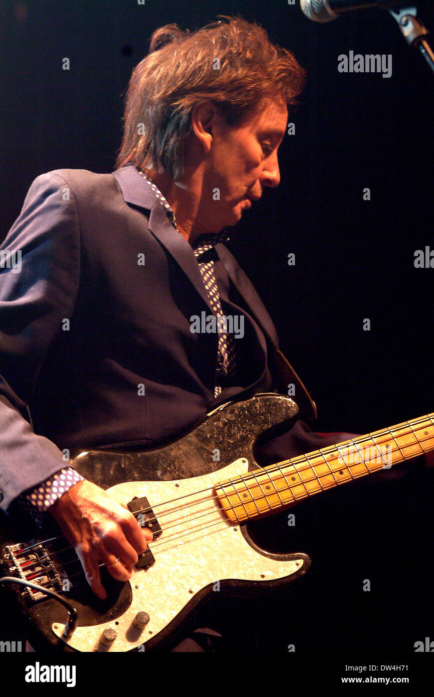 Pefroms hi-res stock photography and images - Alamy