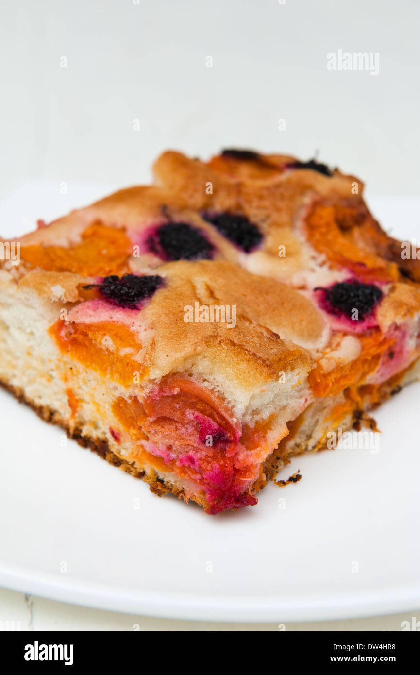 Peach and mulberry tart Stock Photo - Alamy
