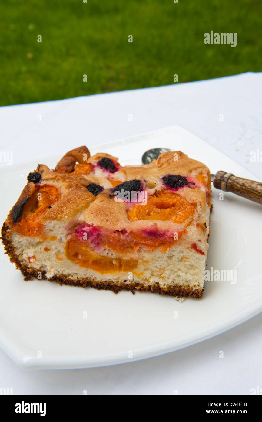 Peach and mulberry tart Stock Photo - Alamy