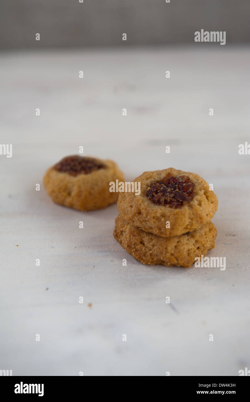 Round biscuits with jam Stock Photo - Alamy