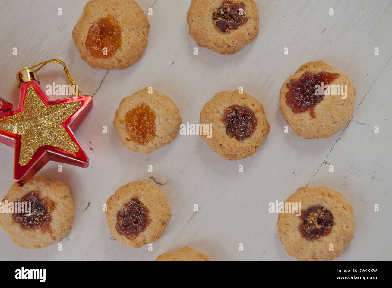 Ound table hi-res stock photography and images - Alamy