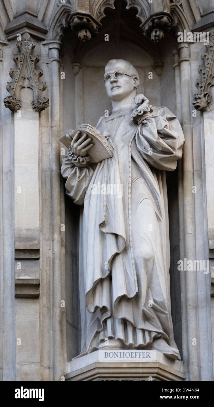 Statue of dietrich bonhoeffer hi-res stock photography and images - Alamy