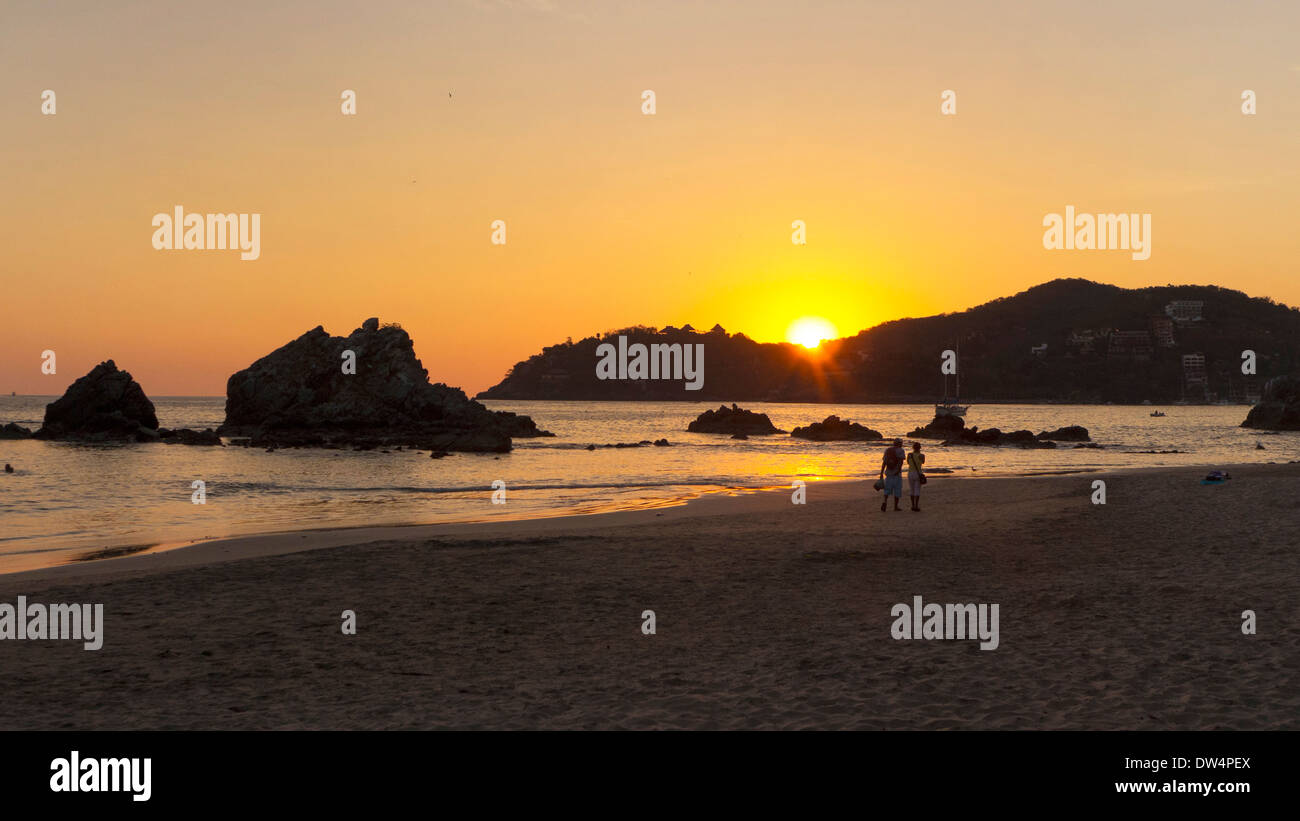 Sunset, Playa La Ropa, Zihuatanejo, Guerrero, Mexico Stock Photo - Alamy