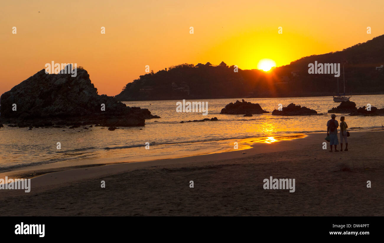 Sunset, Playa La Ropa, Zihuatanejo, Guerrero, Mexico Stock Photo - Alamy