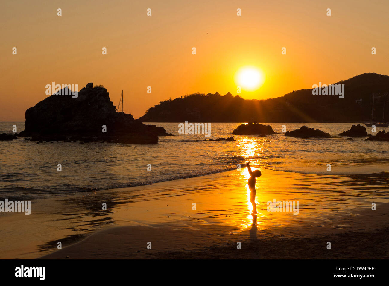 Sunset, Playa La Ropa, Zihuatanejo, Guerrero, Mexico Stock Photo - Alamy