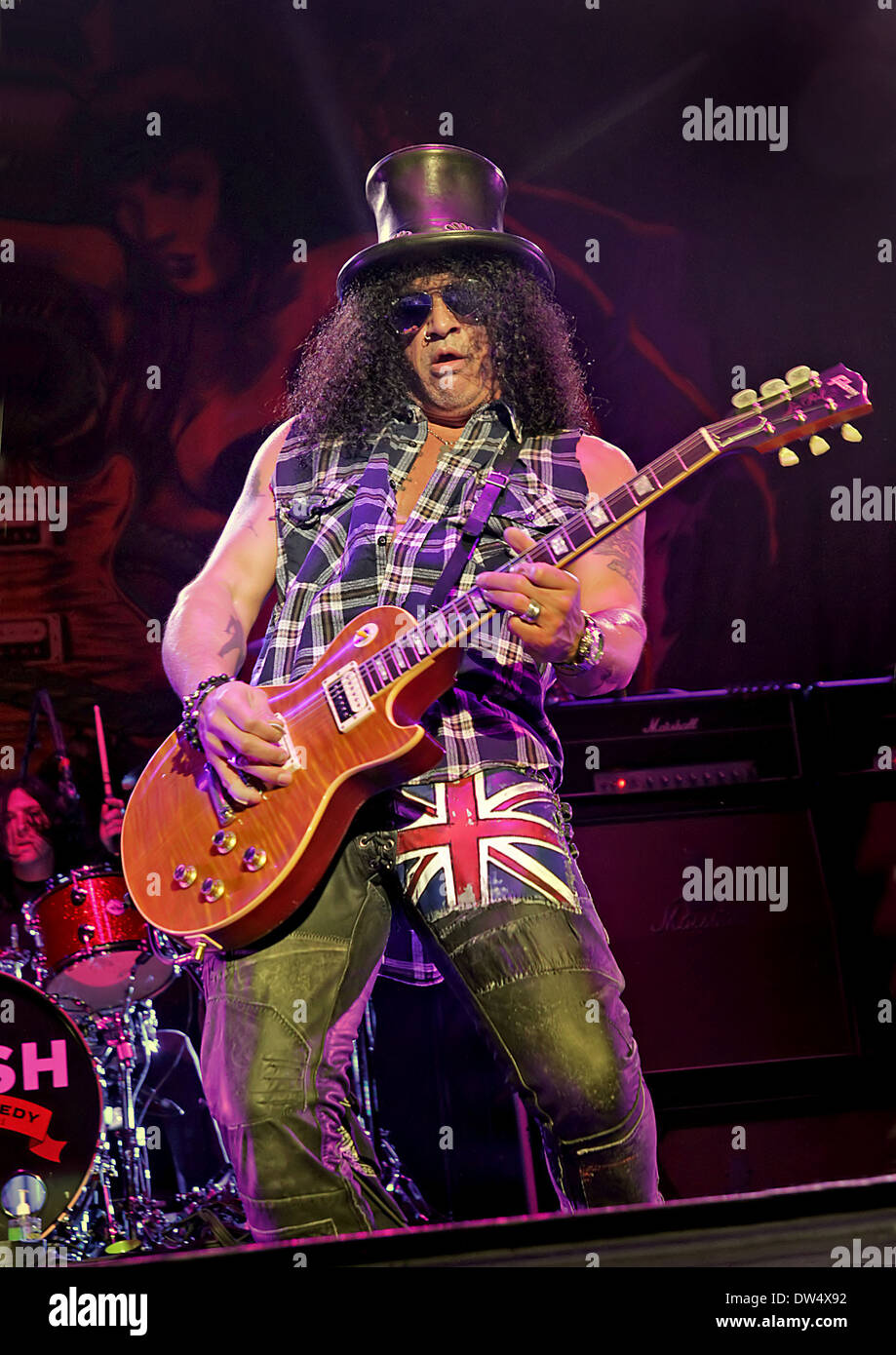 Musician Saul 'Slash' Hudson performing at Manchester O2 Apollo ...