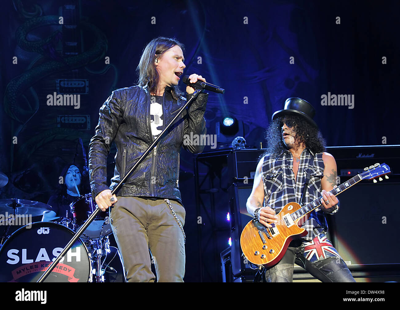 Myles Kennedy and Saul 'Slash' Hudson performing at Manchester O2 ...