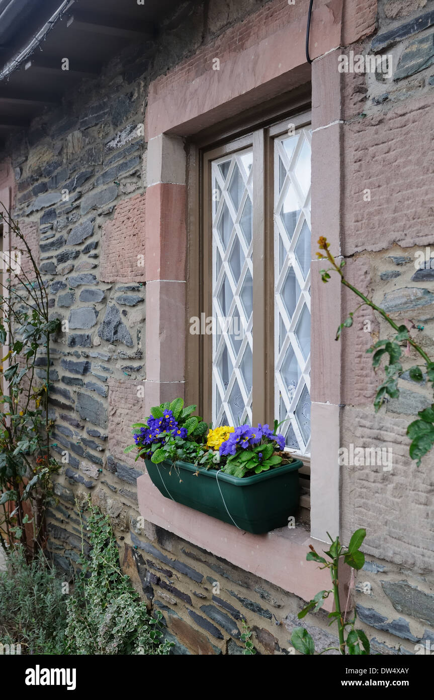 Stone cottage with window box in Luss Stock Photo - Alamy